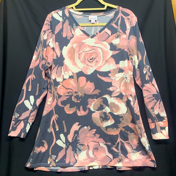 LuLaRoe | Tops | Lualroe Elizabeth Top Euc | Poshmark